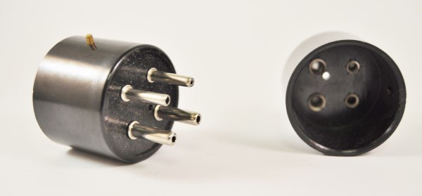 4 pins tube socket/plug - Jukebox Revival