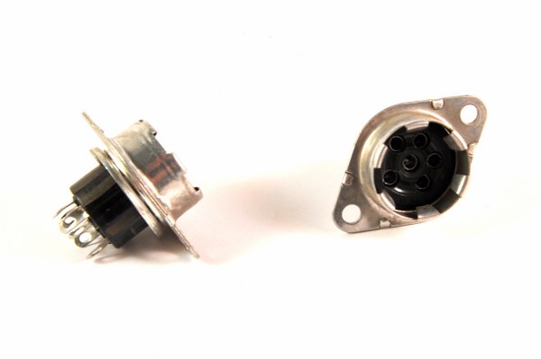 6 polig chassis plug small - Jukebox Revival