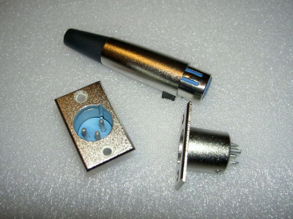 Input output plug stereo amplifiers - Jukebox Revival